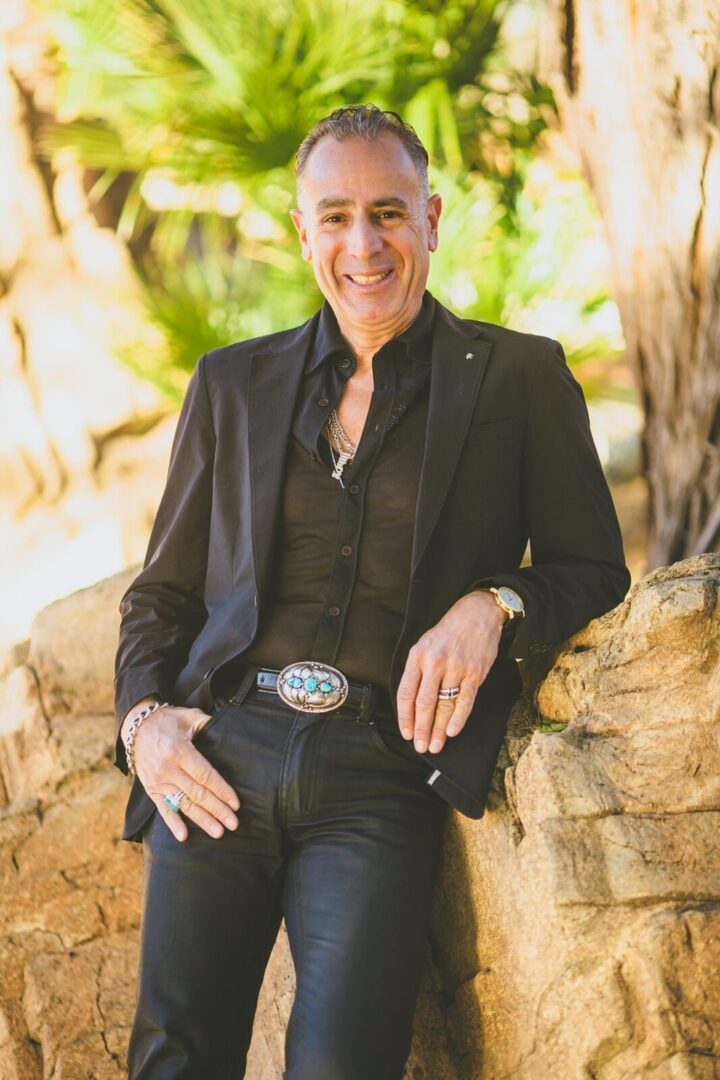 Stephen Dweck's Floral Jewelry Inspired by Gardens